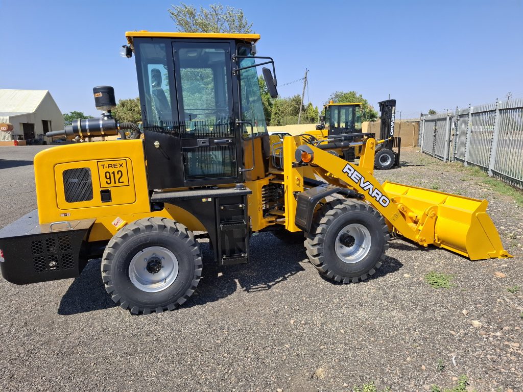 Revaro T-Rex 912 Front End Loader - TTG Auctions